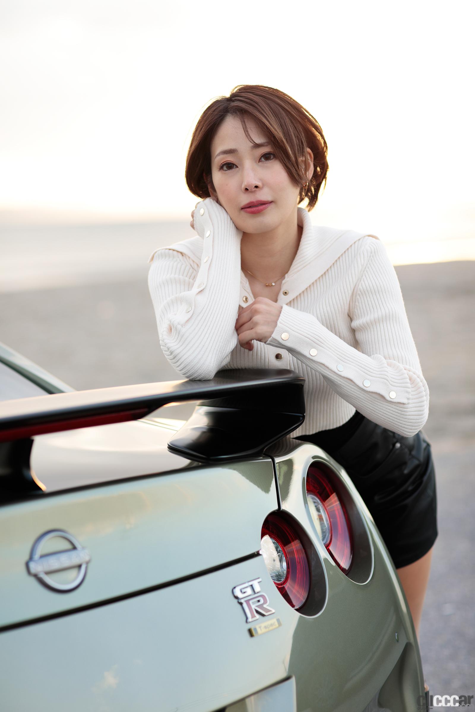 RIHO_GTR_33 画像｜「官能の塊」RIHO×日産GT-R【注目モデルでドライブデート!? Vol.115】 | clicccar.com