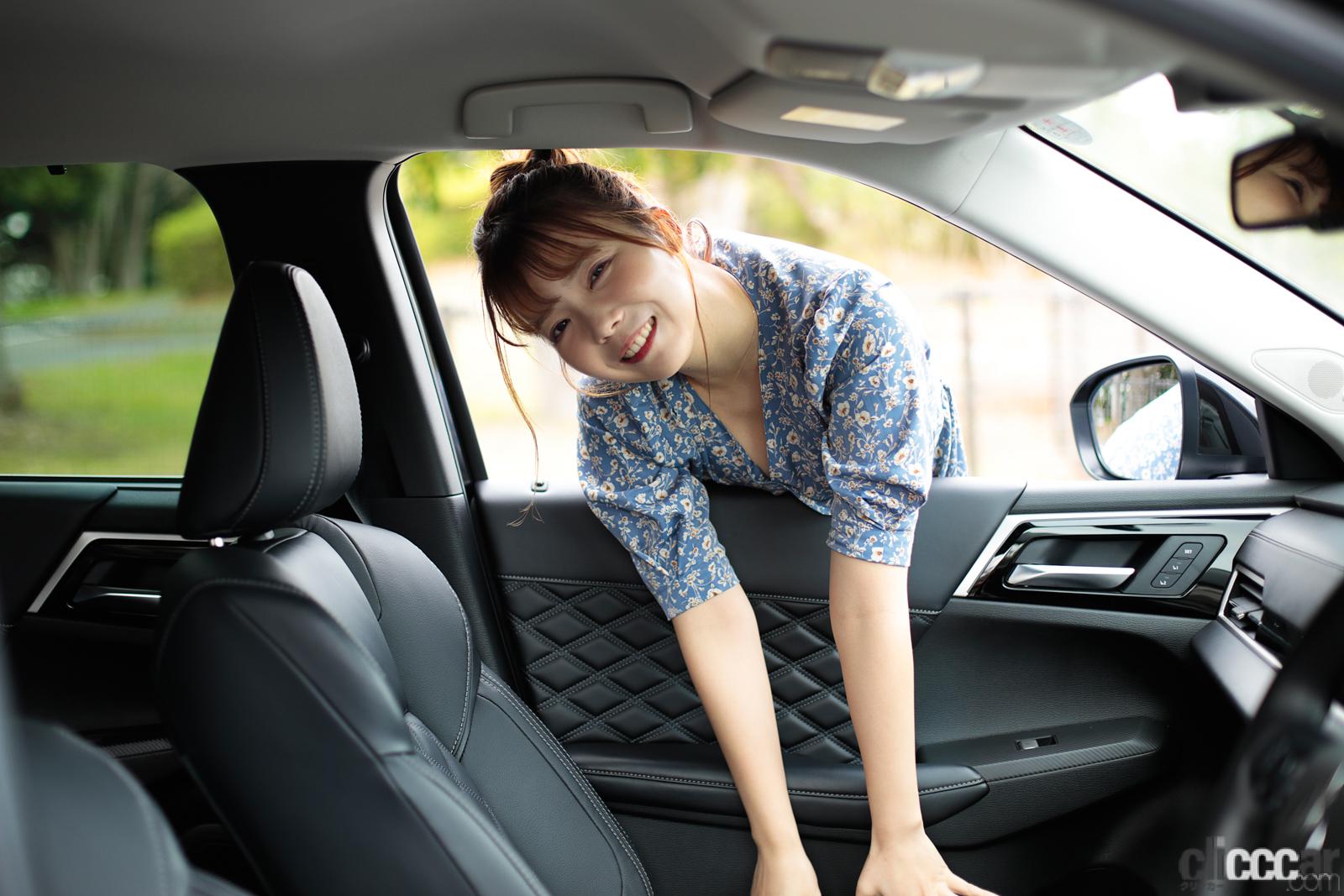 horie_outlander_34 画像｜「とっても快適」堀江りほ×三菱アウトランダーPHEV【注目モデルでドライブデート!? Vol.127】 | clicccar.com