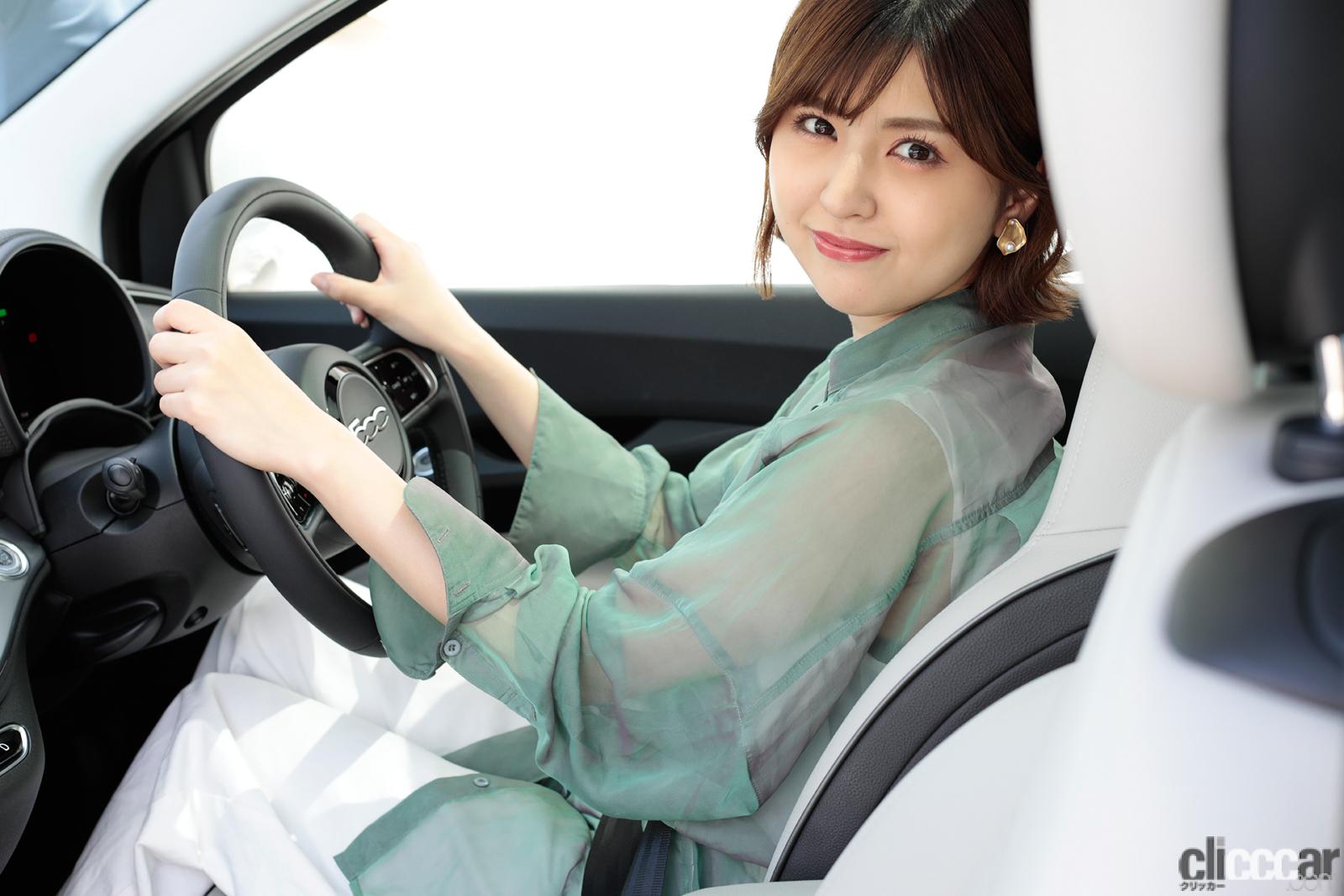 kosuge_500_10 画像｜「かわいい電気自動車！」菅沢こゆき×フィアット500e【注目モデルでドライブデート!? Vol.138】 | clicccar.com