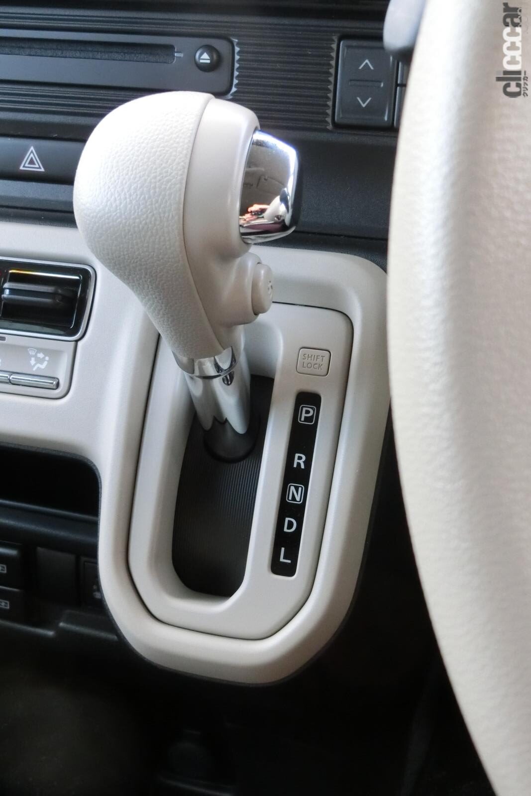 cvt shift lever 画像｜スマホ置き場はいくつある？スズキ「ワゴンRスマイル」の全モノ入れにクローズアップ！【新車リアル試乗4-5 ...