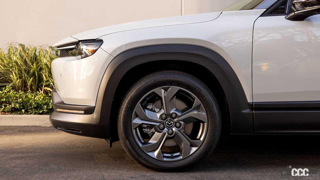 2022-mazda-mx-30-first-drive-6 画像｜11年振りにロータリーエンジンが復活！マツダ「MX-30 PHEV」が1月13日に世界初公開 | clicccar.com