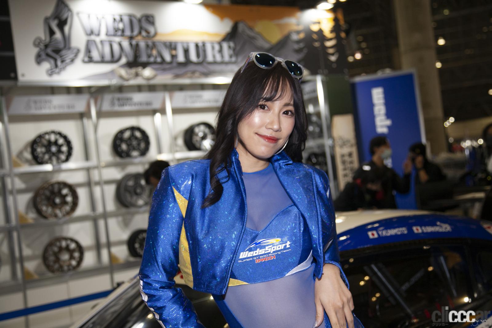 Weds Sport IMG_9666_1 画像｜Weds Sportブースにはご本尊ホイールの前にレースクイーン門があった【東京オートサロン2023・コンパニオン巡り】 | clicccar.com