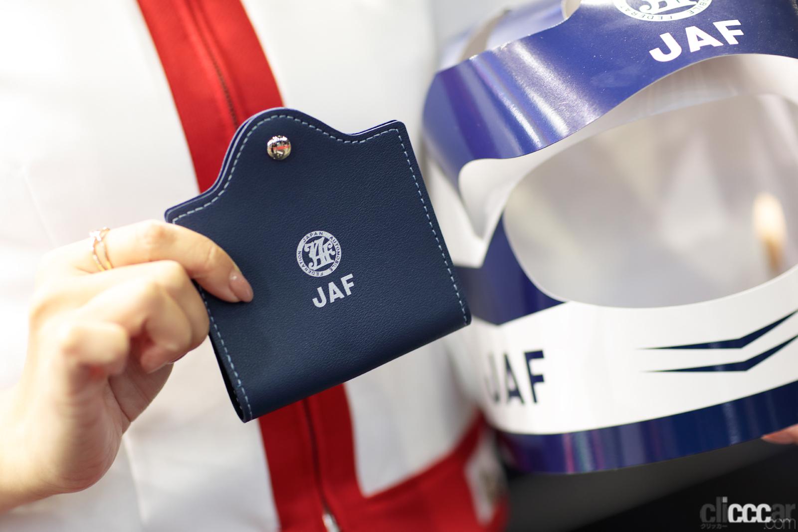 tokyo_autosalon_004 画像｜ベビーフェイスのダンサー美女「神崎さとみ」さん@JAFブース【東京オートサロン2023美女めぐり】 | clicccar.com