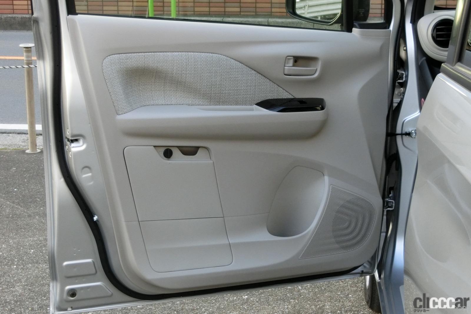 door trim 2 画像｜キーからドア内張りまで、eKワゴンの日常使いを徹底チェック！【新車リアル試乗7-8 三菱eKワゴン ...
