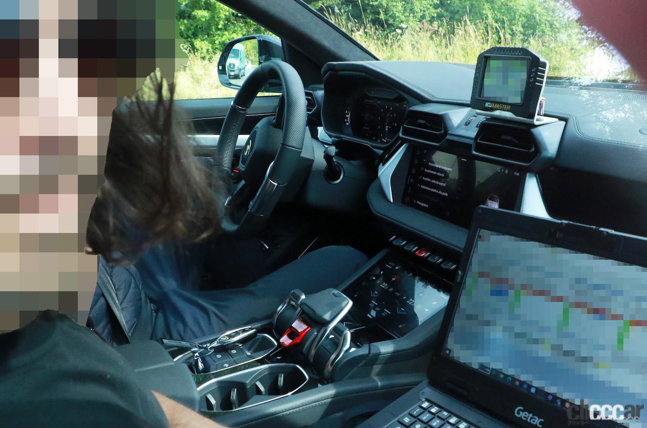 Lamborghini Urus PHEV 13 画像｜顔が激変！ フルEV前最後のランボルギーニ「ウルス」、PHEVの車内も激写 | clicccar.com