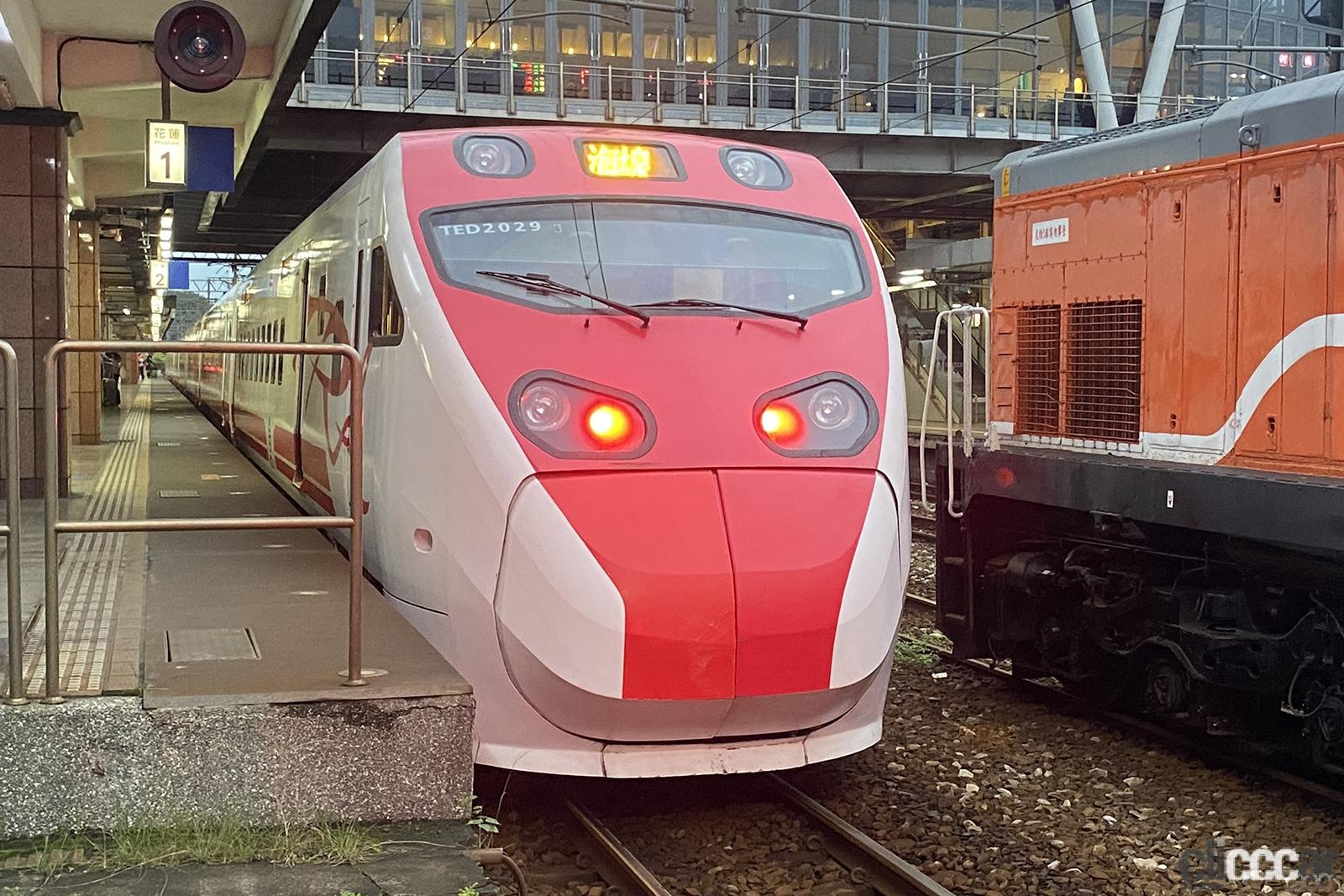 10 画像｜東芝が製造した台湾向け電気機関車・E500形が姿を現す！ | clicccar.com