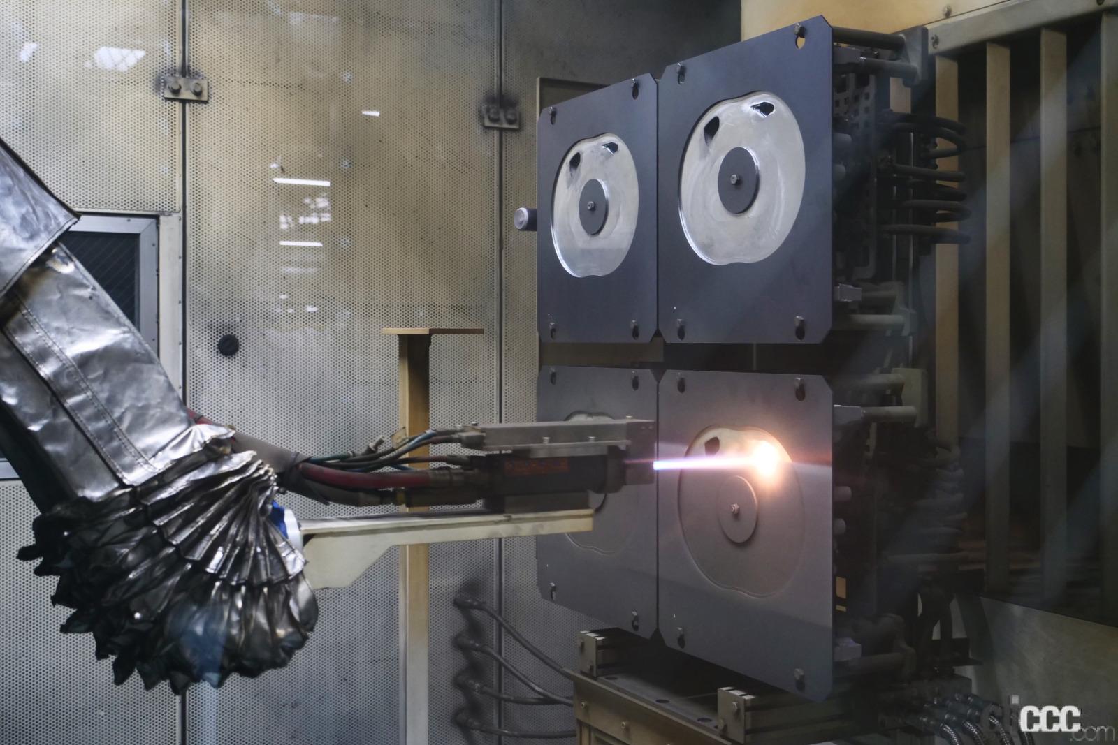 P1320256a 画像｜マツダのロータリー発電エンジン搭載電気自動車「MX-30 Rotary-EV」は売れてほしい！ | clicccar.com