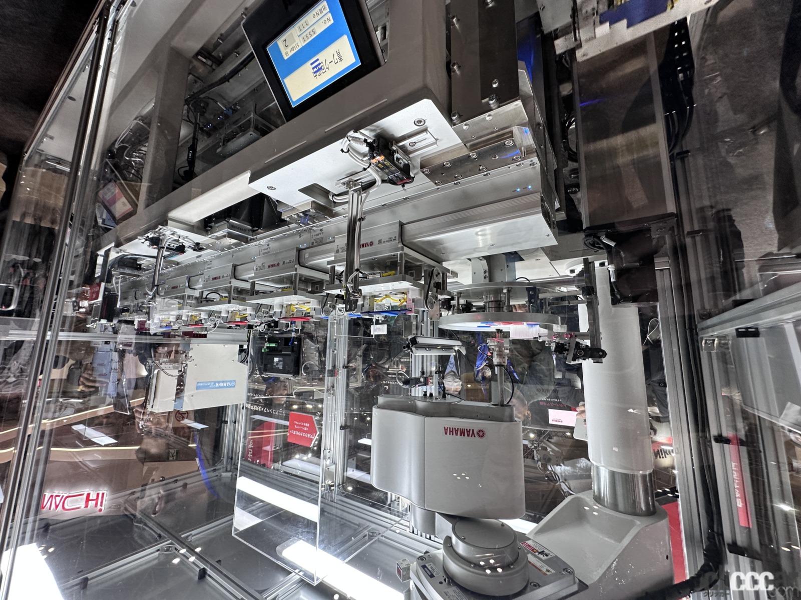 IMG_3223 画像｜モビリティショーで踊っていたあのロボットが働いてたぞ！ バイクや船だけじゃないヤマハ発動機はこんなものまでロボットで運ぶ | clicccar.com