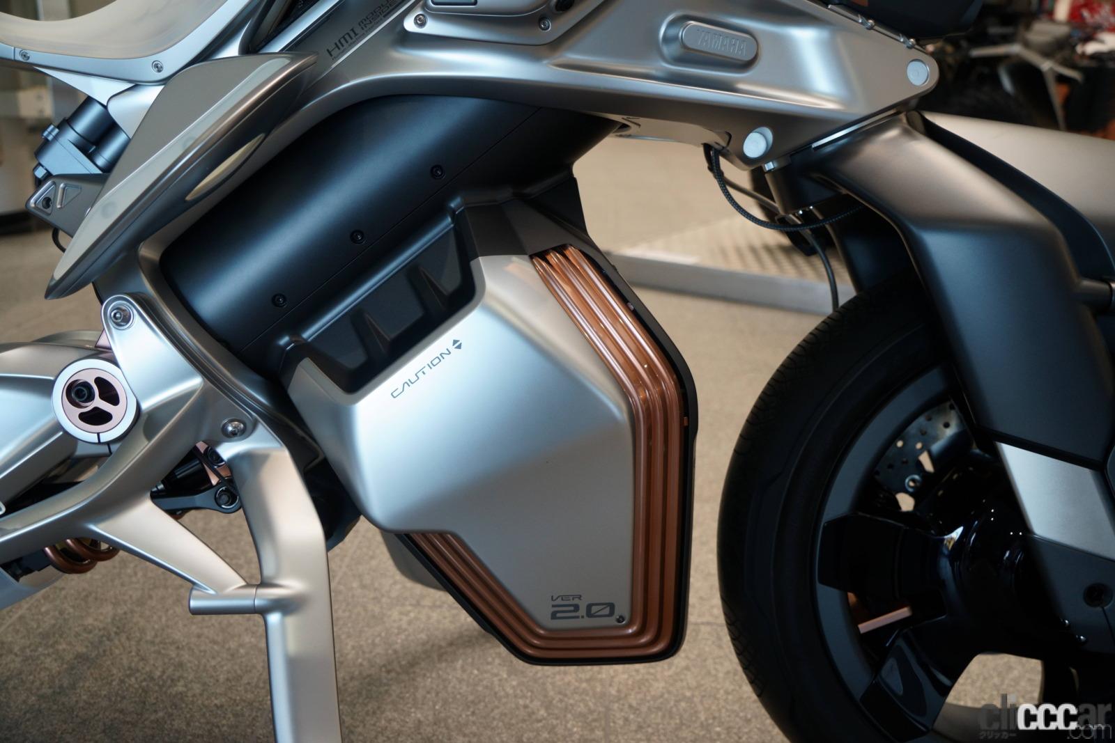 YAMAHA_MOTOROiD2-20231208-145738 画像｜ヤマハ「MOTOROiD2」は”倒れないバイク”だけじゃない、人生の ...