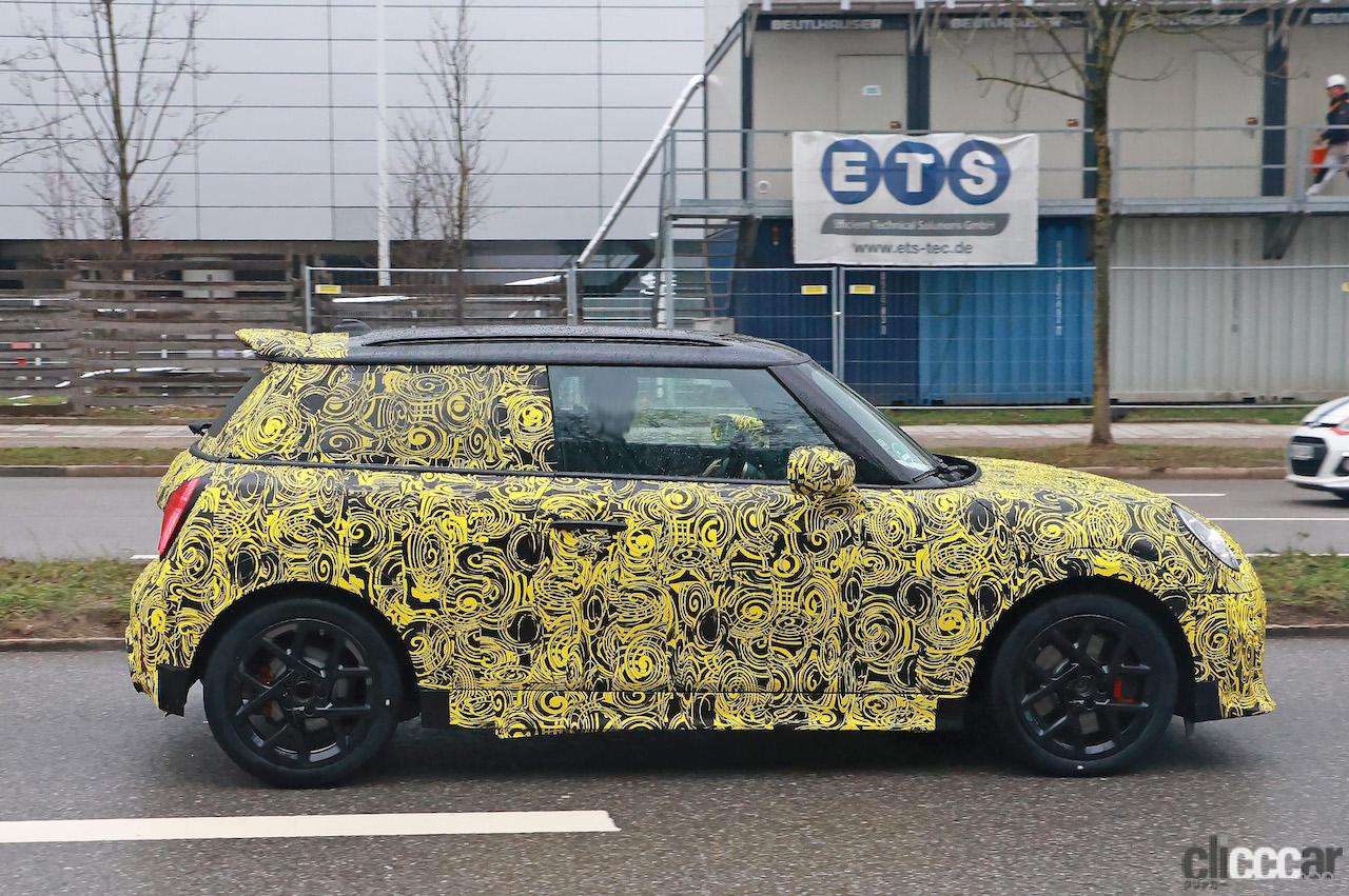MINI Cooper JCW 5 画像｜これぞ本当のMINI「ジョン・クーパー・ワークス」だ!? EV版より高性能なICE搭載MINI、新スタイルのLEDを初披露 | clicccar.com