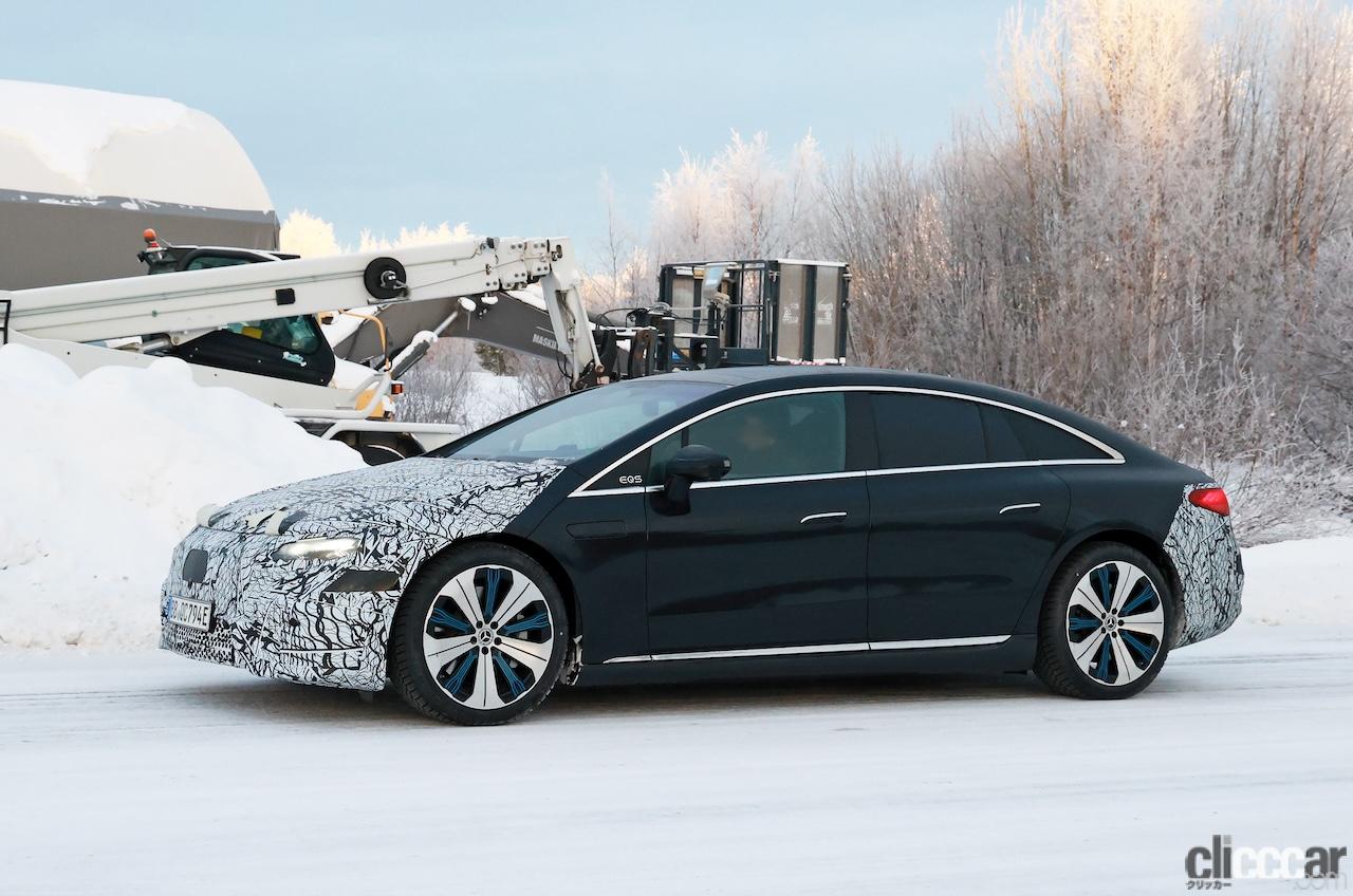 Mercedes EQS facelift 22 画像｜コクピットも激写！ メルセデス・ベンツの旗艦EVサルーン「EQS」改良型、内外を大刷新 ...