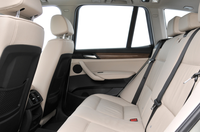 X3-8 画像｜新型X3誕生。都市を！ 悪路を!! 駆け抜ける新時代のSUVが登場です。 | clicccar.com