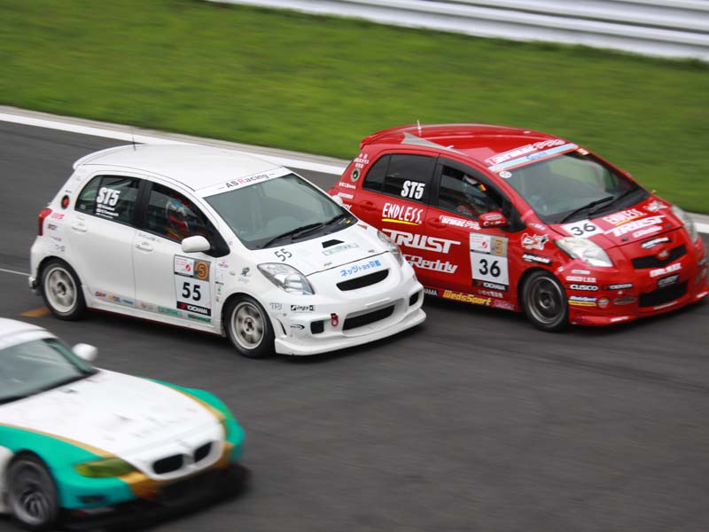 ST-5クラスの壮絶バトル 画像｜抜かれながらも頑張るST-5クラスの雄姿【スーパー耐久2011第2戦 富士SUPER TEC ...