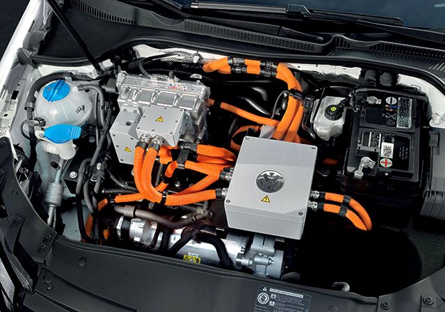 VW｢e-Golf｣、独首相を招いてEV版を発表!【フランクフルトモーターショー】 - ライブドアニュース