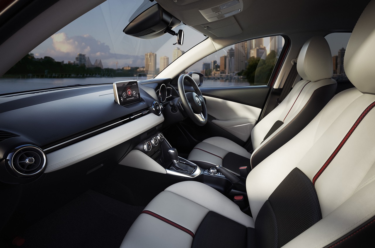 【徹底比較】COTY受賞の新型「デミオ」は欧州ライバル車「ポロ」を越えたか? - ライブドアニュース