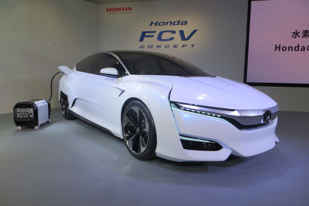 ホンダ「FCV CONCEPT」2015年度内に発売予定の燃料電池車3つの特徴 | clicccar.com