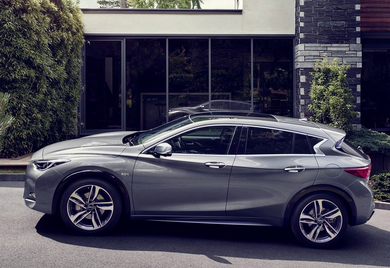 日産がインフィニティ「Q30」の市販モデルを世界初公開!【フランクフルトショー2015】 - ライブドアニュース