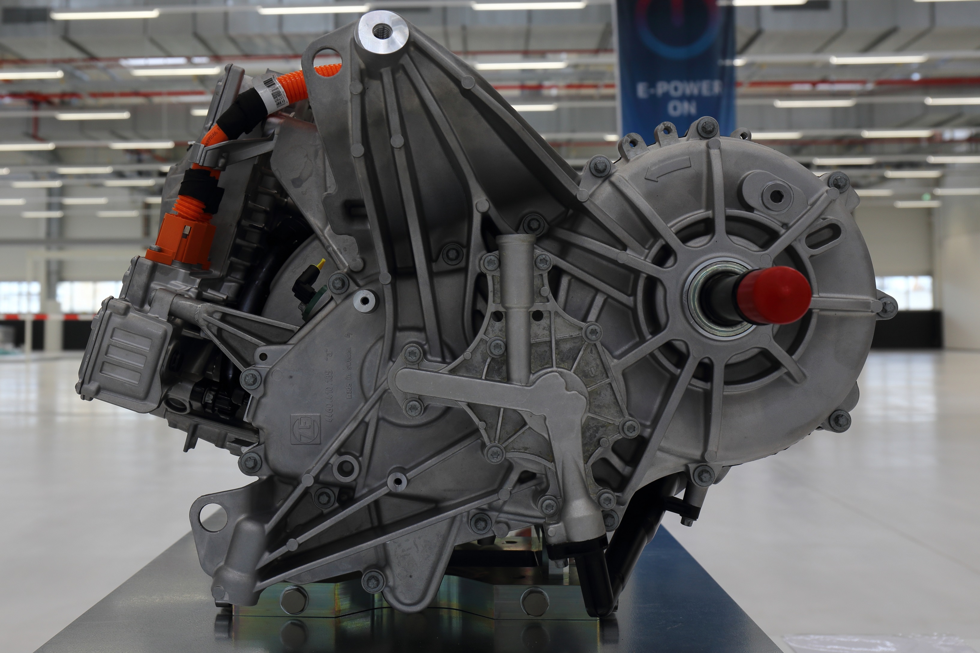 電気自動車向け電動ドライブモジュール「eVD2」の生産を開始したZF ｜ unit2 | clicccar.com(クリッカー)