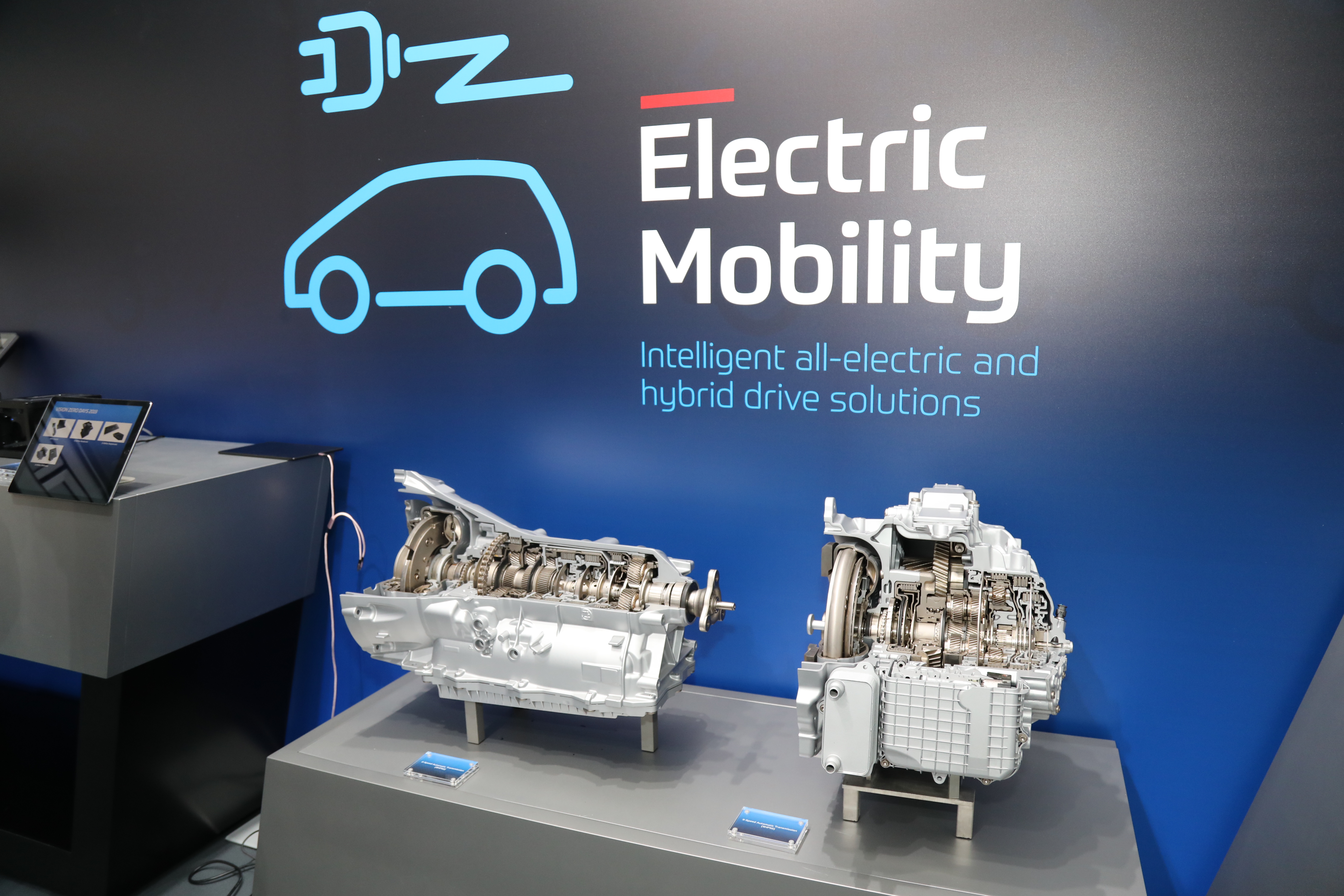 小型トラックがスポーツカー、高級車並みに!? メガサプライヤー「ZF」が電動化を軸に切り開くモビリティの明るい未来とは？（PR） ｜ ZFの ...